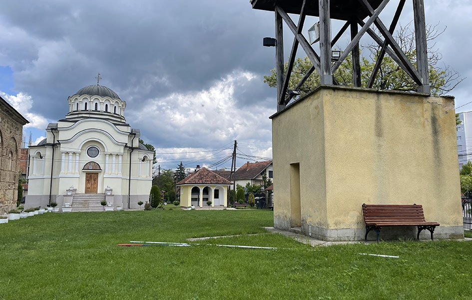 Incidenti u Lipljanu: Prećeno Srbima, polomljen jarbol i odneta zastava