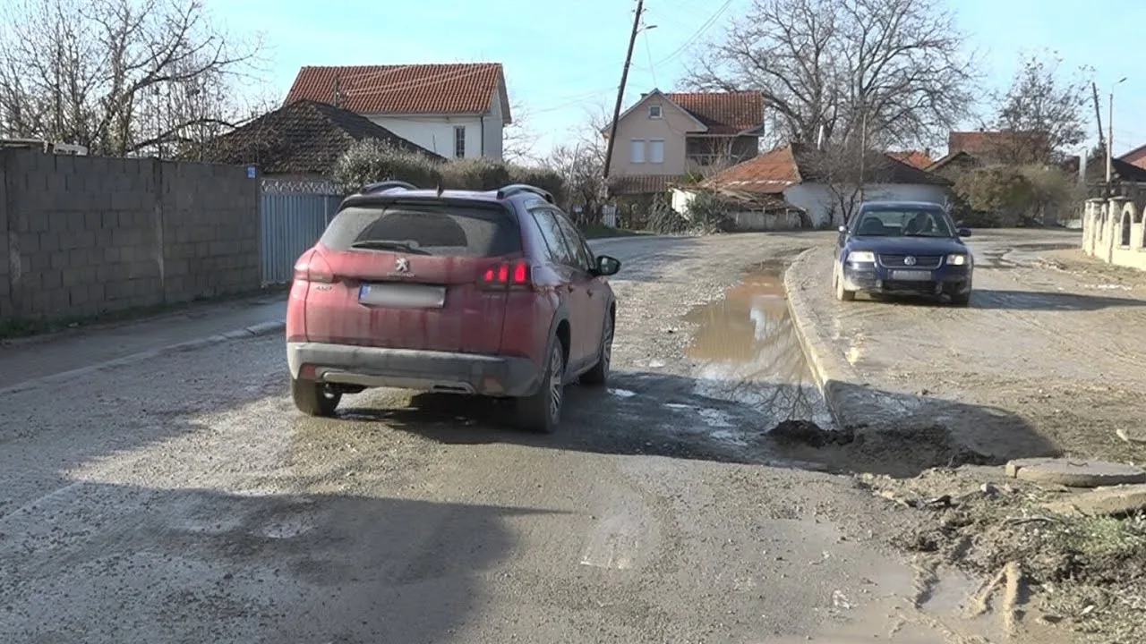Laplje Selo: Blato, voda i rupe na sve strane. Započeta rekonstrukcija ...